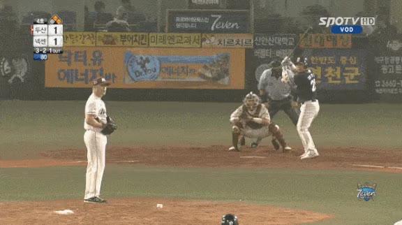 MLB에서는 볼 수 없는 KBO 수비.gif