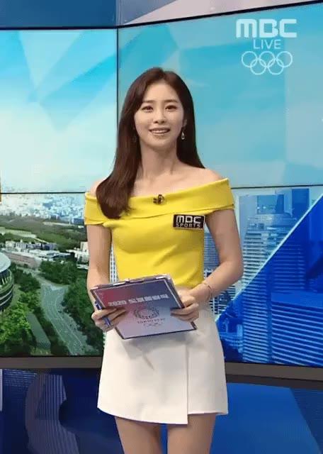 실시간 MBC 박연경 아나운서.GIF