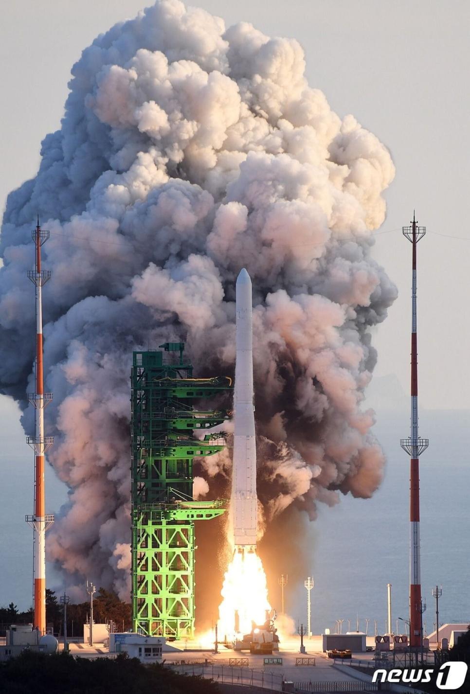 누리호 발사 순간 고화질 사진 ㄷㄷ