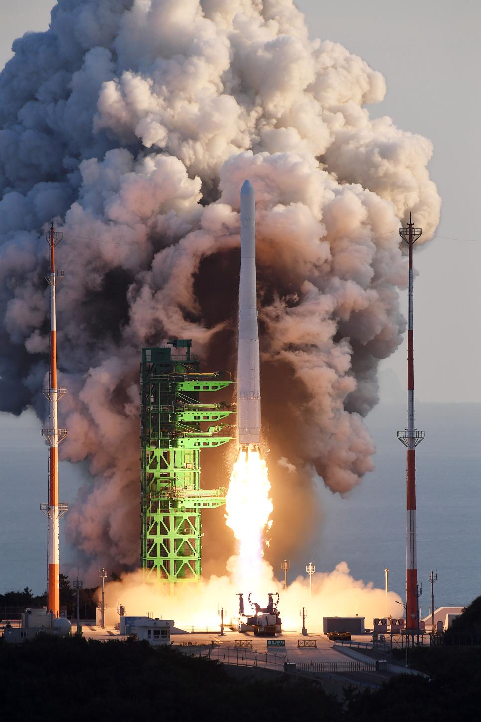 누리호 날아가는 고화질 사진