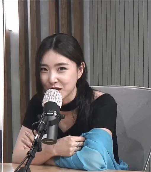 장발좌 유나.gif