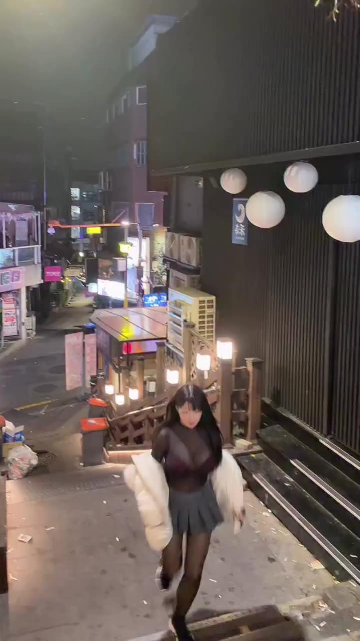 약속 시간 늦은 여친.. 용서 가능?